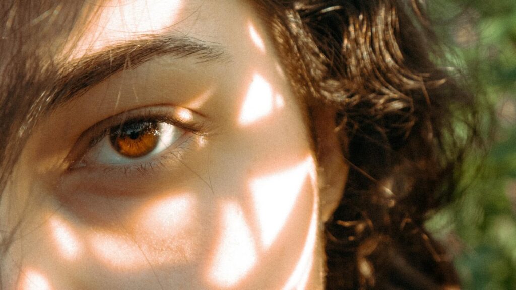 ¿Qué es la fotofobia y cómo se puede tratar?